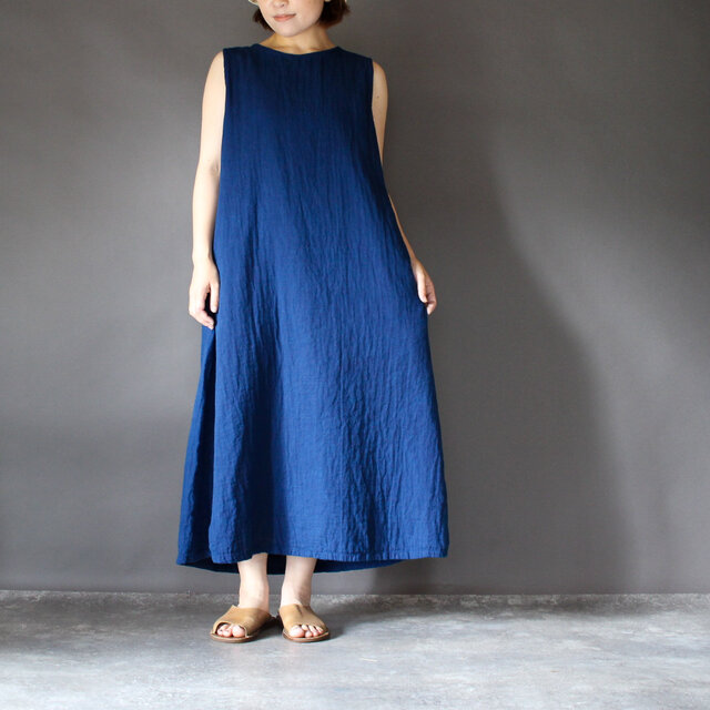 nuit - gauze onepiece〔群青色〕 藍染め ノースリーブワンピース | iichi 日々の暮らしを心地よくするハンドメイドやアンティークのマーケットプレイス