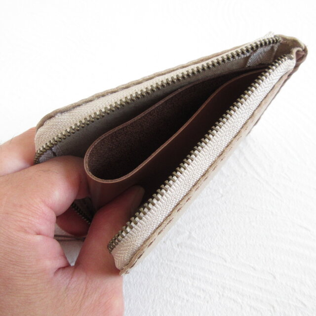 new type♪《牛革》L字ファスナー・コインケース・シュリンクレザー・クリーム・0508 | iichi 日々の暮らしを心地よくするハンドメイドやアンティークのマーケットプレイス