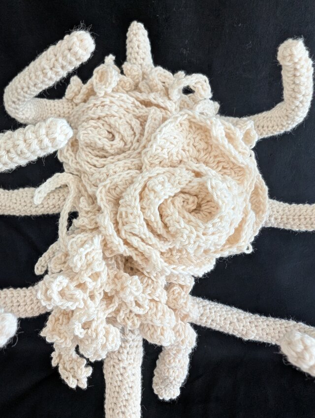 204.手編みの壁掛けオブジェ〈Spine〉 | iichi 日々の暮らしを心地よくするハンドメイドやアンティークのマーケットプレイス