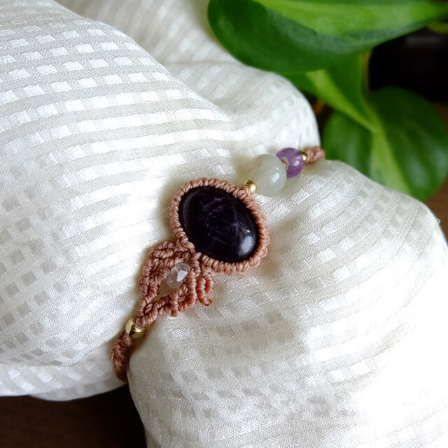 アメジスト（ブラジル産）・シルバームーンストーン（6月誕生石）マクラメ編みブレスレット 誕生日プレゼント ギフト3759 | iichi 日々の暮らしを心地よくするハンドメイドやアンティークの ...