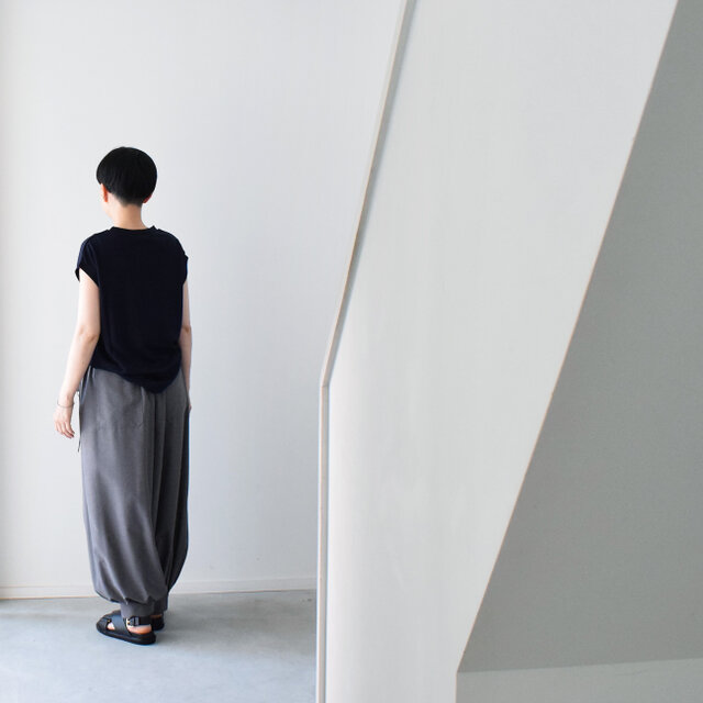 裾切替の綺麗めバルーンパンツ（ポリエステル100％）：グレー[PT53LPGY] | iichi 日々の暮らしを心地よくするハンドメイドやアンティークのマーケットプレイス