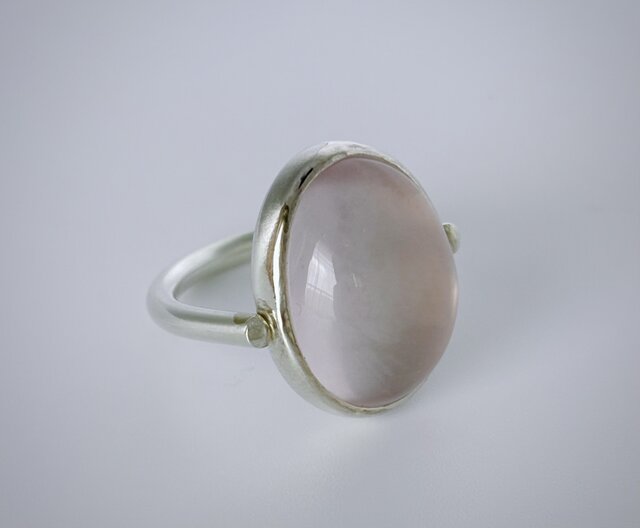 ローズクオーツ リング | iichi 日々の暮らしを心地よくするハンドメイドやアンティークのマーケットプレイス