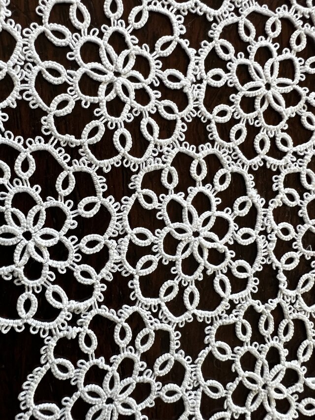 レース小ドイリー A | iichi 日々の暮らしを心地よくするハンドメイドやアンティークのマーケットプレイス