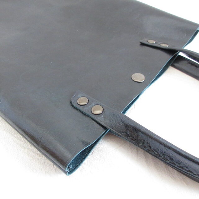 《カーフスキン》ちょい持ちミニトート♪内ポケット付き・ワンレザー仕上げ・ネイビー・0447 | iichi 日々の暮らしを心地よくするハンドメイドやアンティークのマーケットプレイス