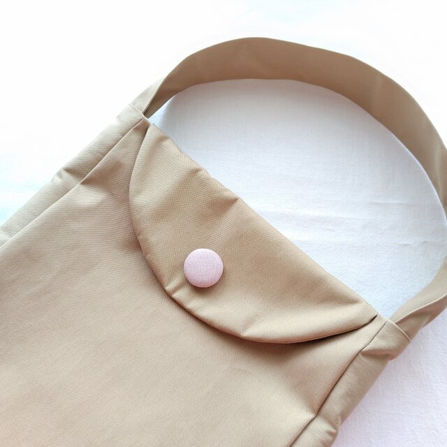 【情景バッグ】フラップワンショルダーバッグ／ベージュ | iichi 日々の暮らしを心地よくするハンドメイドやアンティークのマーケットプレイス