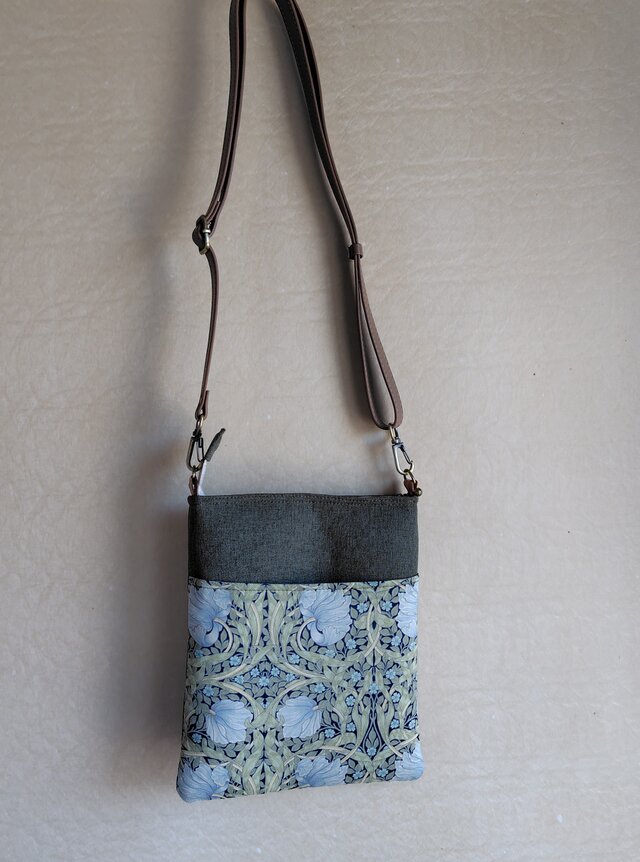 モリス*ショルダーバッグ*ピンパネル | iichi 日々の暮らしを心地よくするハンドメイドやアンティークのマーケットプレイス