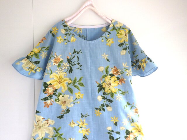 爽やか浴衣のブラウス、ラウンドネック、フリル袖 KENZO KIMONO浴衣地使用 百合 | iichi 日々の暮らしを心地よくするハンドメイドやアンティークのマーケットプレイス