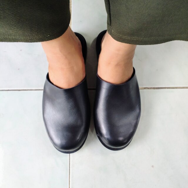 本革スリッパサンダル 無料サイズ調整可 色変更可 外反母趾対応可能 大人可愛い本革サンダル 22cm～28cm | iichi 日々の暮らしを心地よくするハンドメイドやアンティークのマーケットプレイス