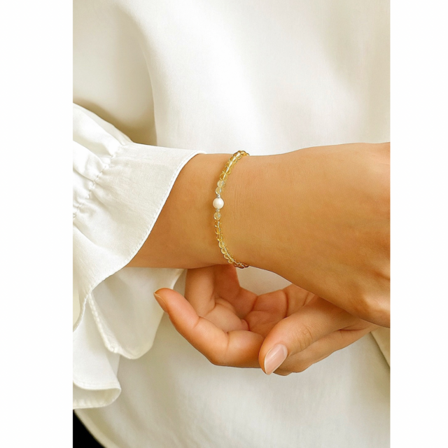 変化を味方に ファントムシトリンブレスレット｜ラウンド4mm×マンテル 11月誕生石 天然石 | iichi 日々の暮らしを心地よくするハンドメイドやアンティークのマーケットプレイス