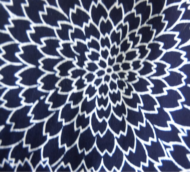 浴衣地 むじな菊のギャザースカート 着物リメイク | iichi 日々の暮らしを心地よくするハンドメイドやアンティークのマーケットプレイス