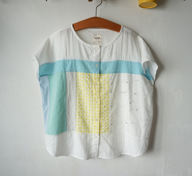 爽やかパッチワークなフレンチスリーブブラウスF (白クマmix) | iichi 日々の暮らしを心地よくするハンドメイドやアンティークのマーケットプレイス