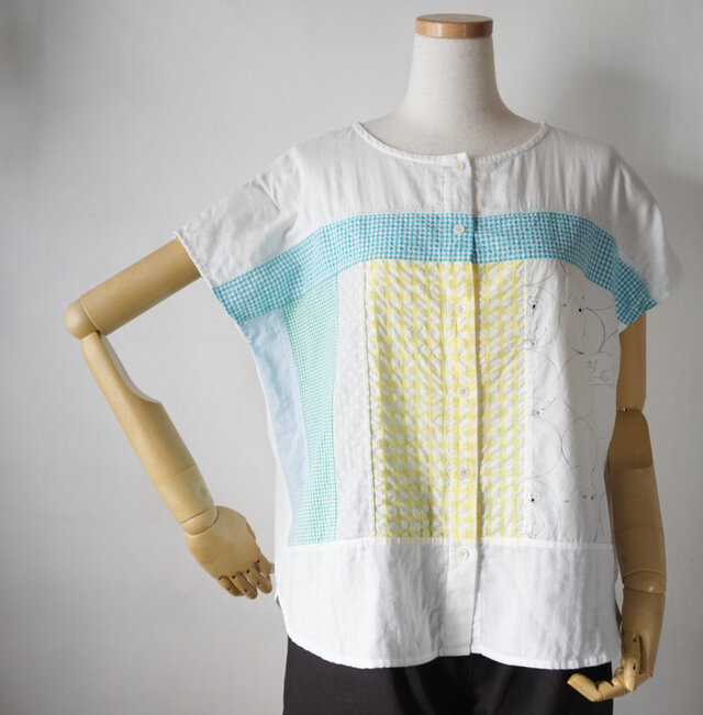 爽やかパッチワークなフレンチスリーブブラウスF (白クマmix) | iichi 日々の暮らしを心地よくするハンドメイドやアンティークのマーケットプレイス