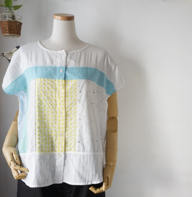 爽やかパッチワークなフレンチスリーブブラウスF (白クマmix) | iichi 日々の暮らしを心地よくするハンドメイドやアンティークのマーケットプレイス