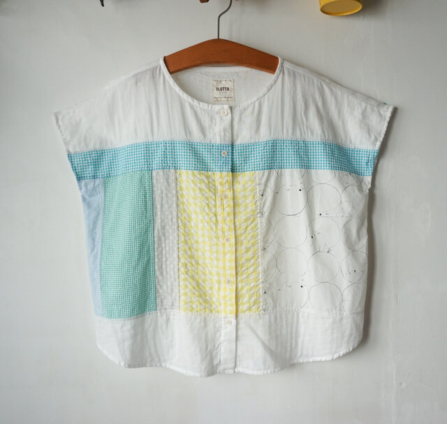 爽やかパッチワークなフレンチスリーブブラウスF (白クマmix) | iichi 日々の暮らしを心地よくするハンドメイドやアンティークのマーケットプレイス
