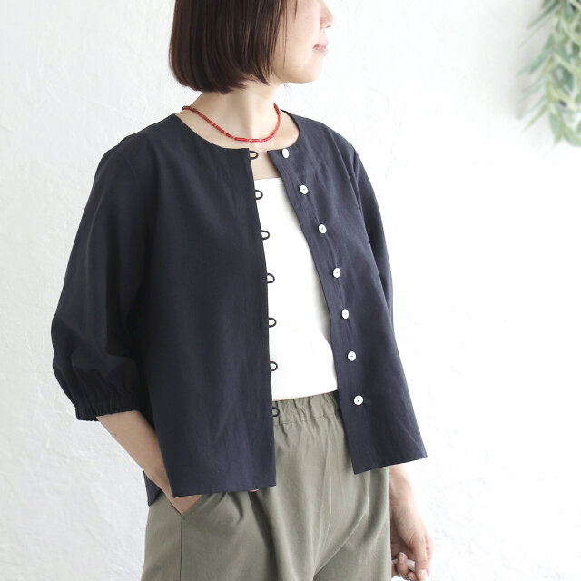 季節の移り変わりに 東炊きコットンリネン 五分袖ループボタン羽織りブラウス（オフホワイト）TP22 | iichi 日々の暮らしを心地よくするハンドメイドやアンティークのマーケットプレイス