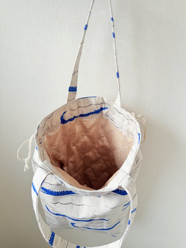 保温保冷シート付き巾着型エコバッグ・大きめ（ワニ） | iichi 日々の暮らしを心地よくするハンドメイドやアンティークのマーケットプレイス