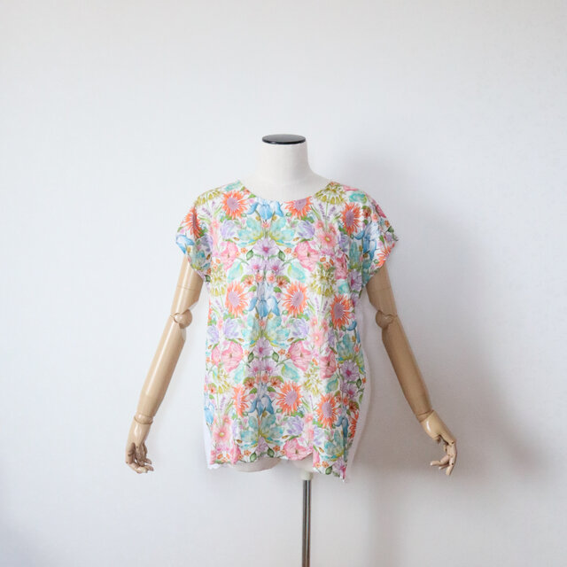 リバティ フローラル・ミューズとコットンスカラップレースの半袖 | iichi 日々の暮らしを心地よくするハンドメイドやアンティークのマーケットプレイス
