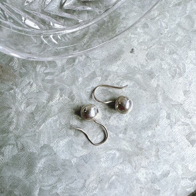 P688-ヴィンテージピアス U.S.A. 1970〜80s Silver Ball Hook Hanging | iichi 日々の暮らしを心地よくするハンドメイドやアンティークのマーケットプレイス