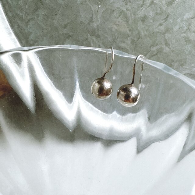P688-ヴィンテージピアス U.S.A. 1970〜80s Silver Ball Hook Hanging | iichi 日々の暮らしを心地よくするハンドメイドやアンティークのマーケットプレイス