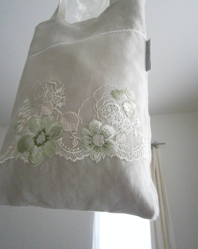 刺繍lace×linen 小ぶりのtote | iichi 日々の暮らしを心地よくするハンドメイドやアンティークのマーケットプレイス