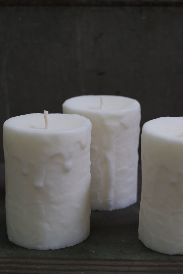 【iichi限定】「無垢なる佇まい」刻が溶け出すピラーキャンドル | 選べる天然精油の香り | iichi 日々の暮らしを心地よくするハンドメイドやアンティークのマーケットプレイス