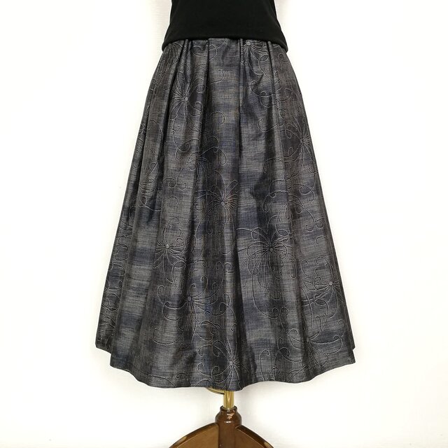 大島紬リメイク＊タックスカート | iichi 日々の暮らしを心地よくするハンドメイドやアンティークのマーケットプレイス