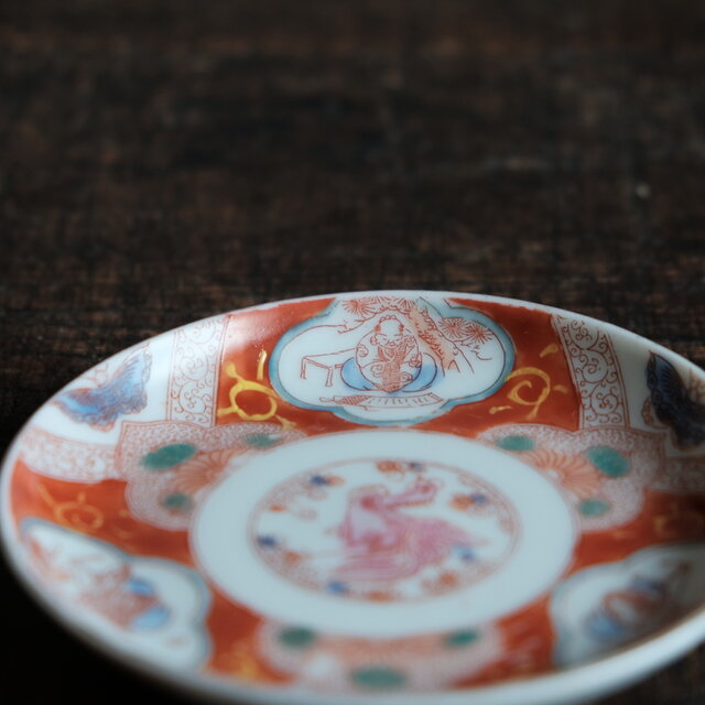 花と鳳凰と蝶々と貴族 赤で素敵。赤絵印判小皿 骨董・antiques 古民家 古美術 明治〜大正時代 | iichi 日々の暮らしを心地よくするハンドメイドやアンティークのマーケットプレイス