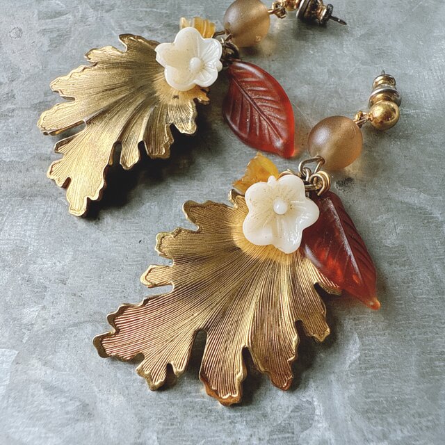 P689-ヴィンテージピアス U.S.A. 1970〜80s Botanical Leaf Flower Hanging | iichi 日々の暮らしを心地よくするハンドメイドやアンティークの ...