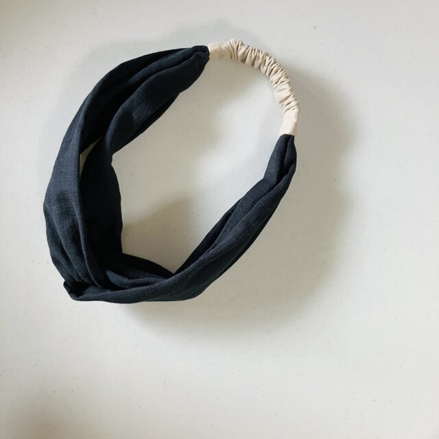 ふわふわスラブダブルガーゼのツイストヘアバンド ブラック×サンドベージュ | iichi 日々の暮らしを心地よくするハンドメイドやアンティークのマーケットプレイス