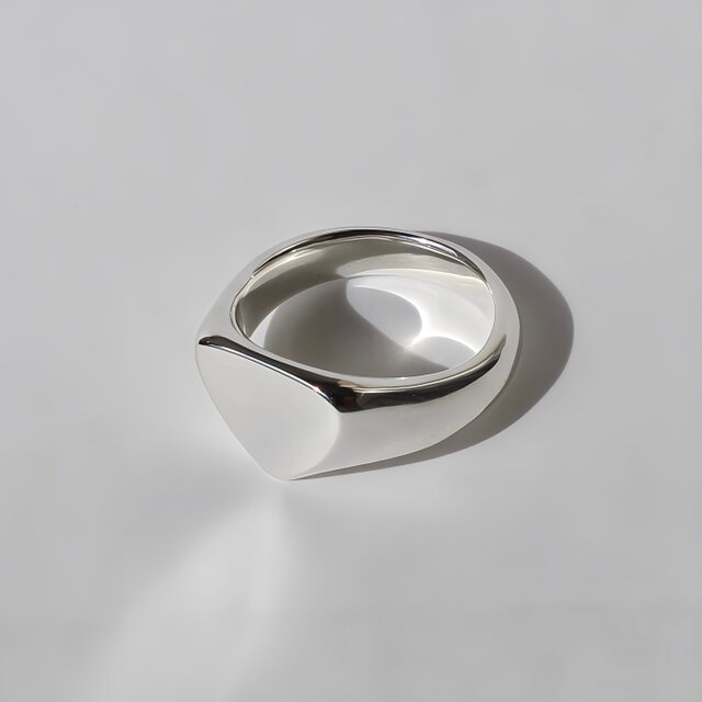 Triangle Signet Ring / SV925 | iichi 日々の暮らしを心地よくするハンドメイドやアンティークのマーケットプレイス