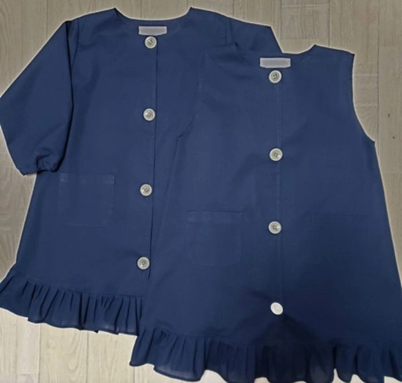 【80～160】ネイビー 無地 シンプル 紺 前ボタン 長袖スモック 裾フリル 着丈延長可 | iichi 日々の暮らしを心地よくするハンドメイドやアンティークのマーケットプレイス