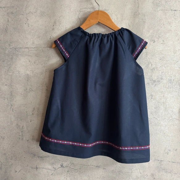 【80～160】⑦レッド 花柄 リボンライン ネイビー 半袖 スモック ショート袖 着丈延長可 スモッグ | iichi 日々の暮らしを心地よくするハンドメイドやアンティークのマーケットプレイス