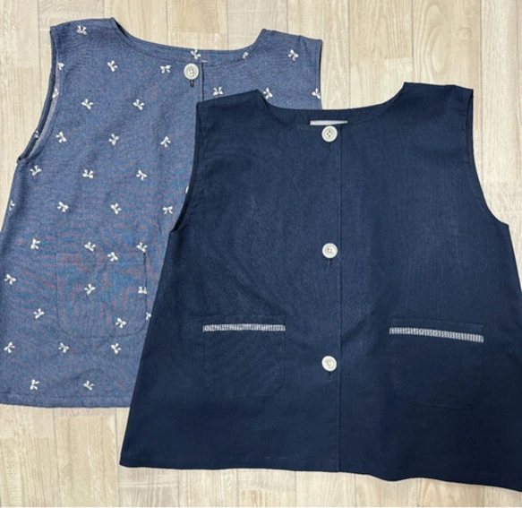 【80～160】ギンガムチェック リボンライン ネイビー 前ボタン 袖なしスモック 着丈延長可 スモッグ | iichi 日々の暮らしを心地よくするハンドメイドやアンティークのマーケットプレイス