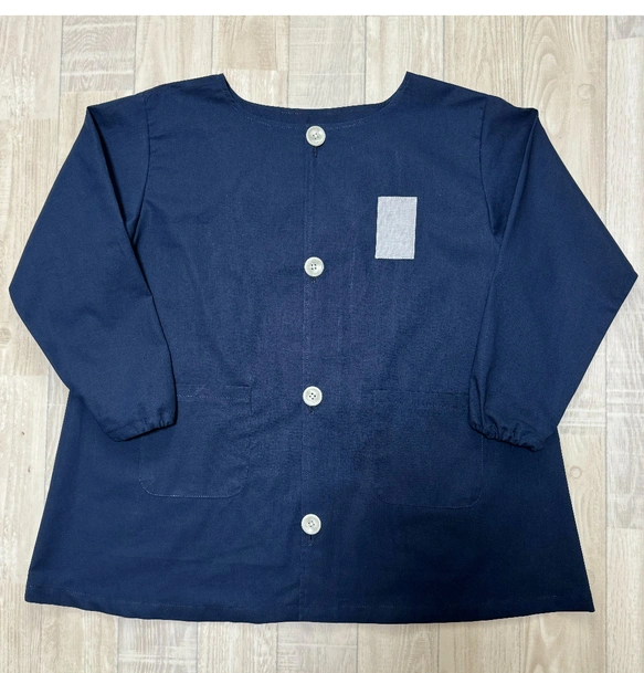 【80～160】ネイビー 無地 シンプル 紺 前ボタン 長袖スモック 着丈延長可 | iichi 日々の暮らしを心地よくするハンドメイドやアンティークのマーケットプレイス