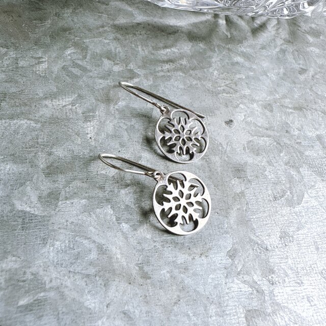 PA377-【 AVON 】エイボン・ヴィンテージピアス Sterling Silver 925 Snowflake | iichi 日々の暮らしを心地よくするハンドメイドやアンティークの ...