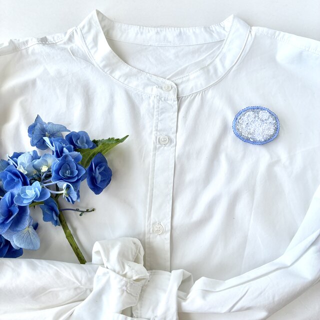 reborn brooch/ 2点ペア umi no kioku&ame no kioku 刺繍ブローチ | iichi 日々の暮らしを心地よくするハンドメイドやアンティークのマーケットプレイス