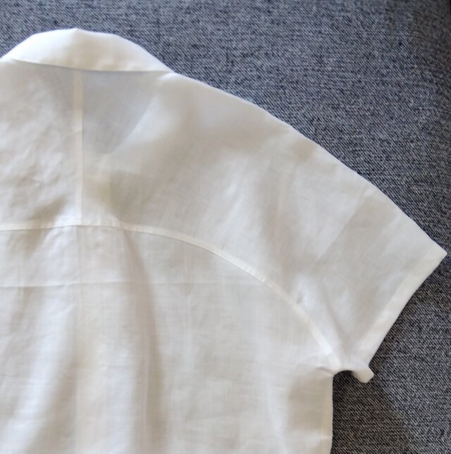 麻100%のラウンドカットブラウス(S〜M) | iichi 日々の暮らしを心地よくするハンドメイドやアンティークのマーケットプレイス