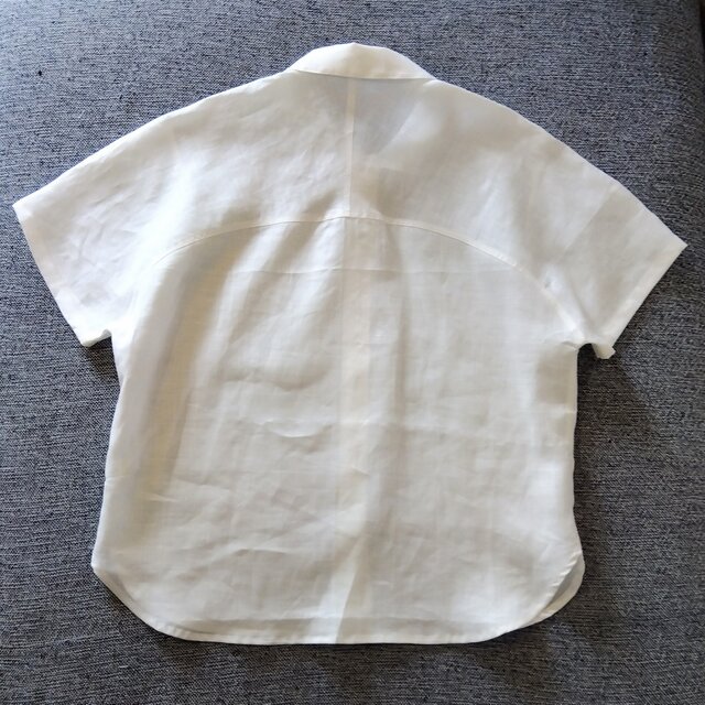麻100%のラウンドカットブラウス(S〜M) | iichi 日々の暮らしを心地よくするハンドメイドやアンティークのマーケットプレイス