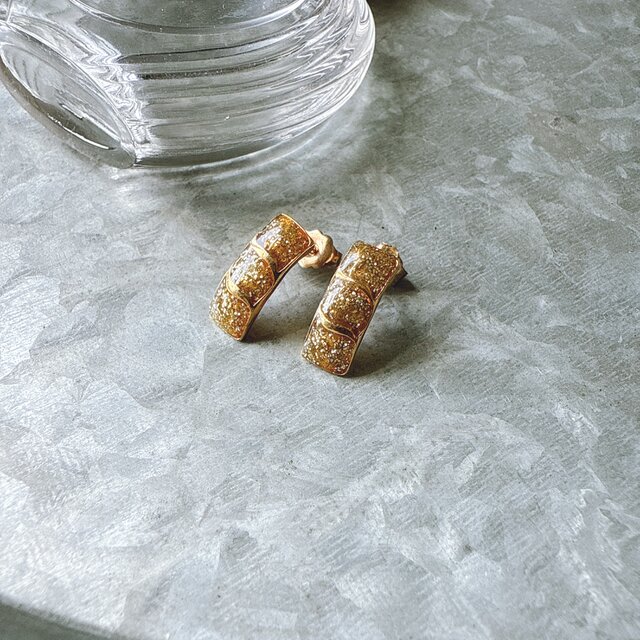 PA378-【 AVON 】エイボン・ヴィンテージピアス Gold Tone Glitter Rectangle | iichi 日々の暮らしを心地よくするハンドメイドやアンティークの ...