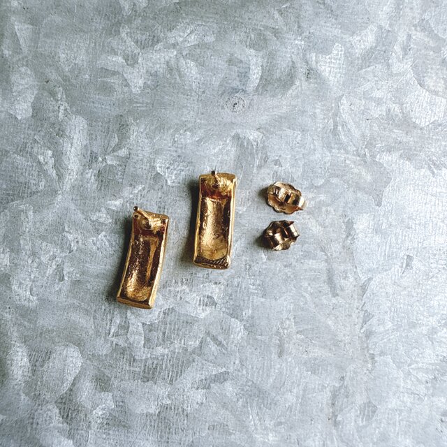 PA378-【 AVON 】エイボン・ヴィンテージピアス Gold Tone Glitter Rectangle | iichi 日々の暮らしを心地よくするハンドメイドやアンティークの ...