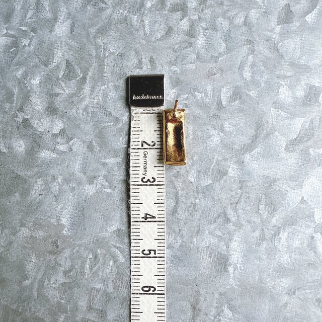 PA378-【 AVON 】エイボン・ヴィンテージピアス Gold Tone Glitter Rectangle | iichi 日々の暮らしを心地よくするハンドメイドやアンティークの ...