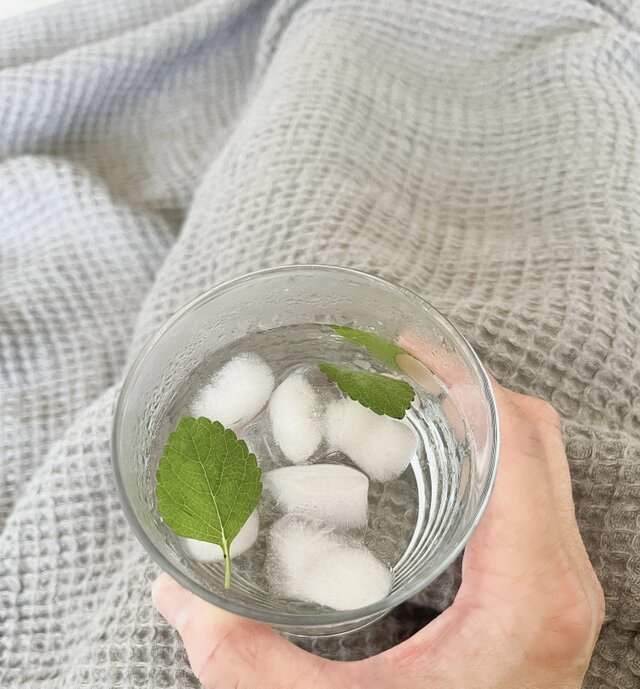 ふんわりもっちり♪ワッフルリネンのブランケット | iichi 日々の暮らしを心地よくするハンドメイドやアンティークのマーケットプレイス