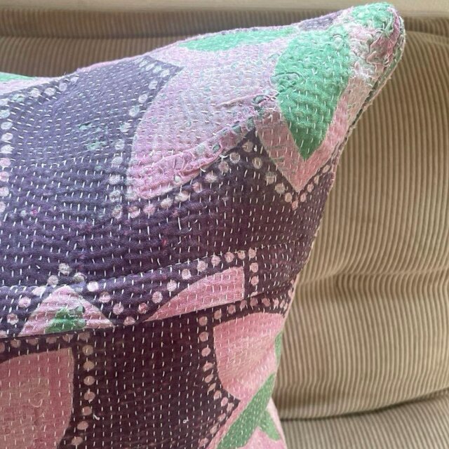 40×40 インド ヴィンテージ カンタキルト クッションカバー 紫植物 | iichi 日々の暮らしを心地よくするハンドメイドやアンティークのマーケットプレイス