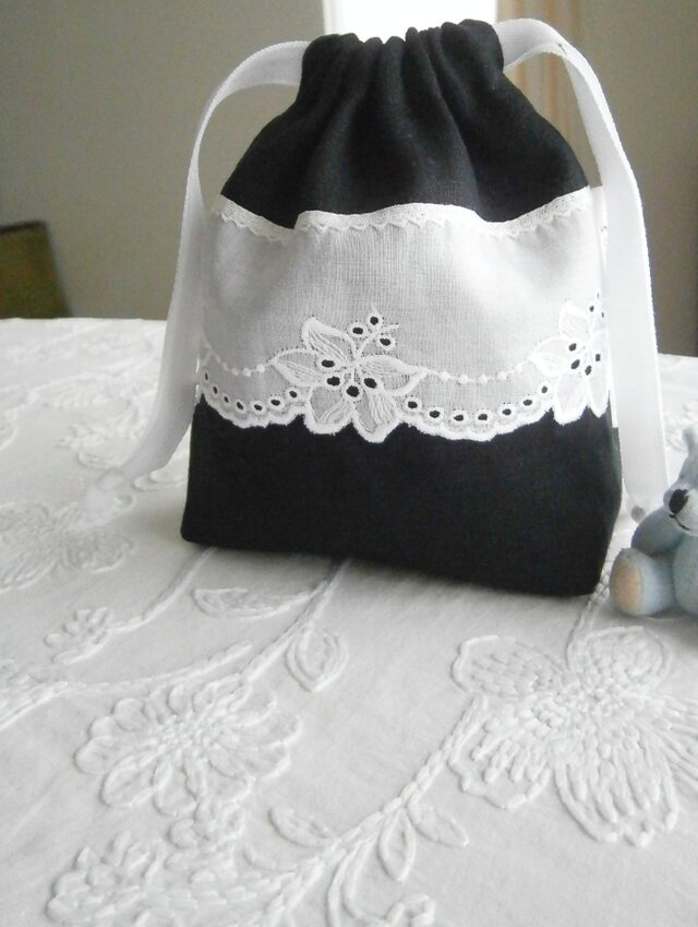 刺繍lace×linen pouch | iichi 日々の暮らしを心地よくするハンドメイドやアンティークのマーケットプレイス
