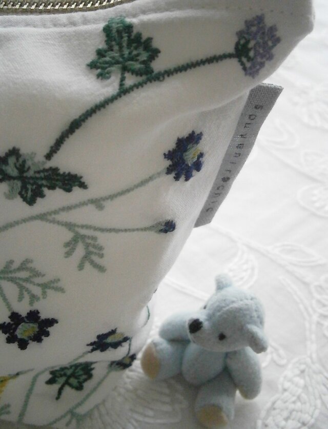 花刺繍×linen pouch | iichi 日々の暮らしを心地よくするハンドメイドやアンティークのマーケットプレイス