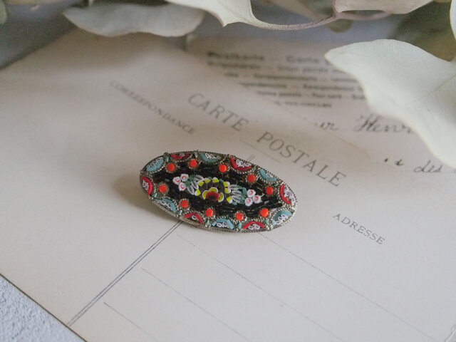 モザイクガラスのアンティークブローチ | iichi 日々の暮らしを心地よくするハンドメイドやアンティークのマーケットプレイス