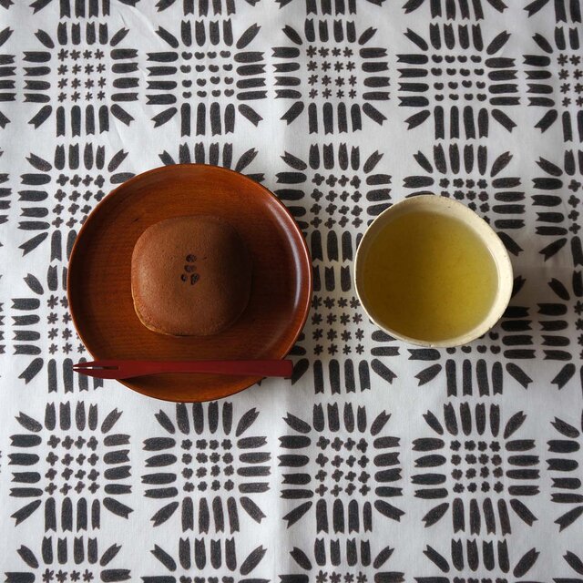 sunflower（ charcoal ）」ハンカチ | iichi 日々の暮らしを心地よくするハンドメイドやアンティークのマーケットプレイス