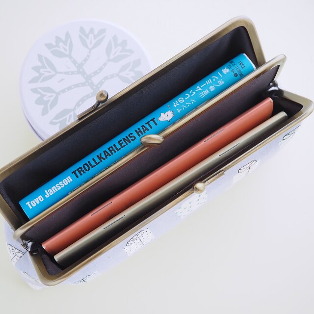 三枚口のがま口ケース・オレンジの花 feuille (vf-og) | iichi 日々の暮らしを心地よくするハンドメイドやアンティークのマーケットプレイス