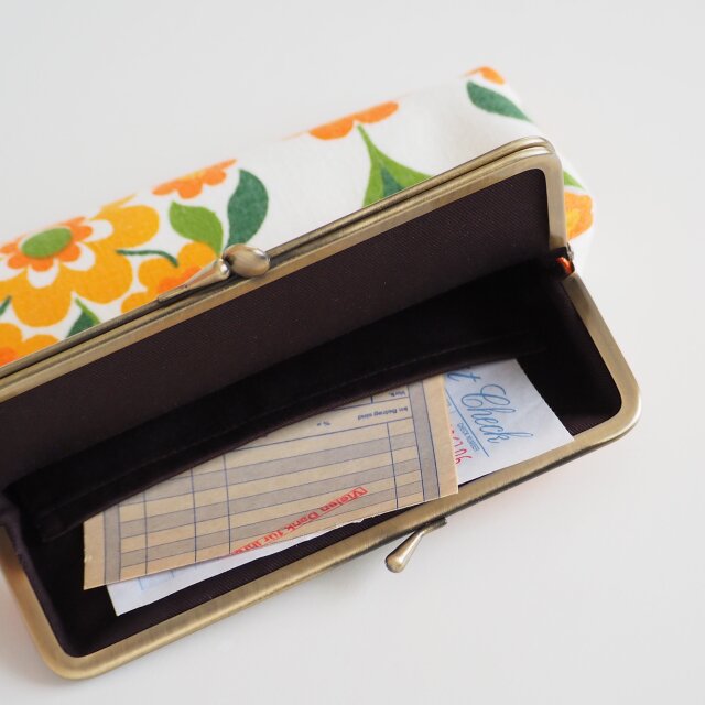 三枚口のがま口ケース・オレンジの花 feuille (vf-og) | iichi 日々の暮らしを心地よくするハンドメイドやアンティークのマーケットプレイス