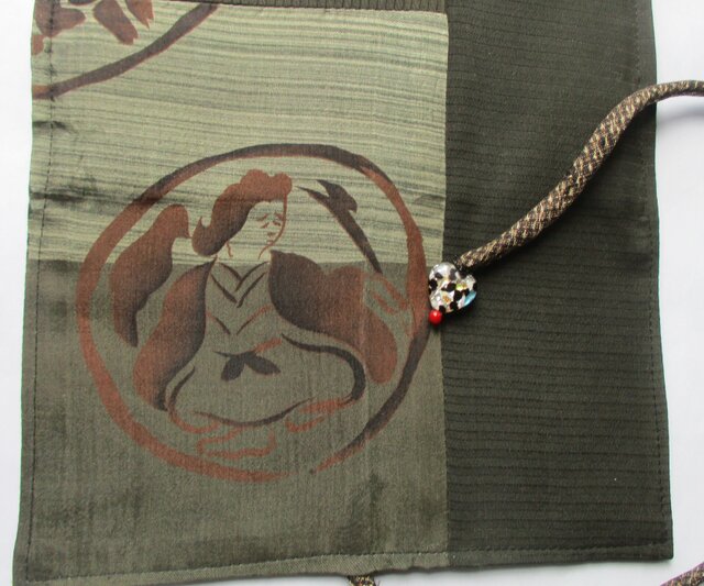 8300 絽と羽織裏で作った和風財布・ポーチ | iichi 日々の暮らしを心地よくするハンドメイドやアンティークのマーケットプレイス